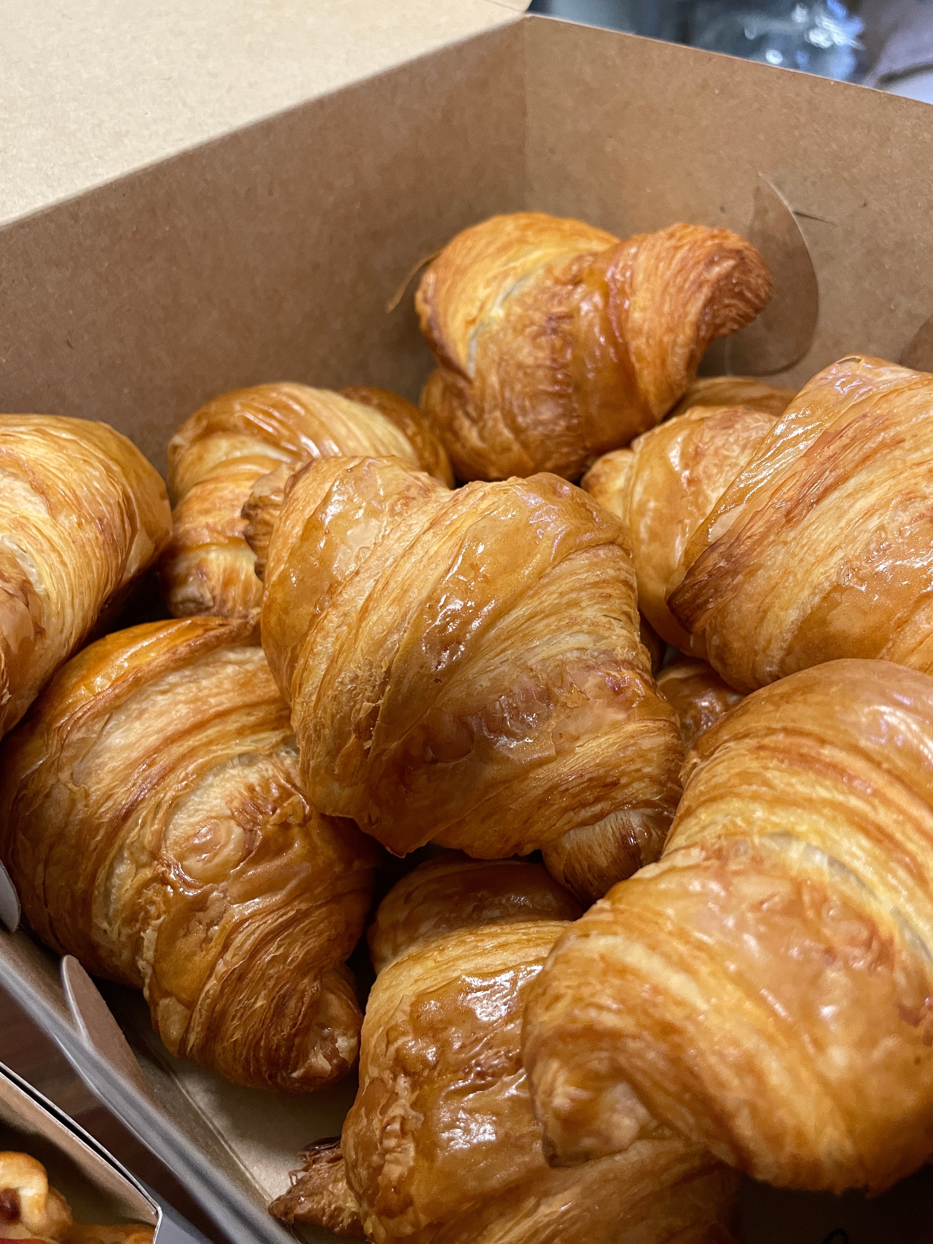 ^Mini Croissant Plain (12ea / 1 dozen) – Lucia Patisserie